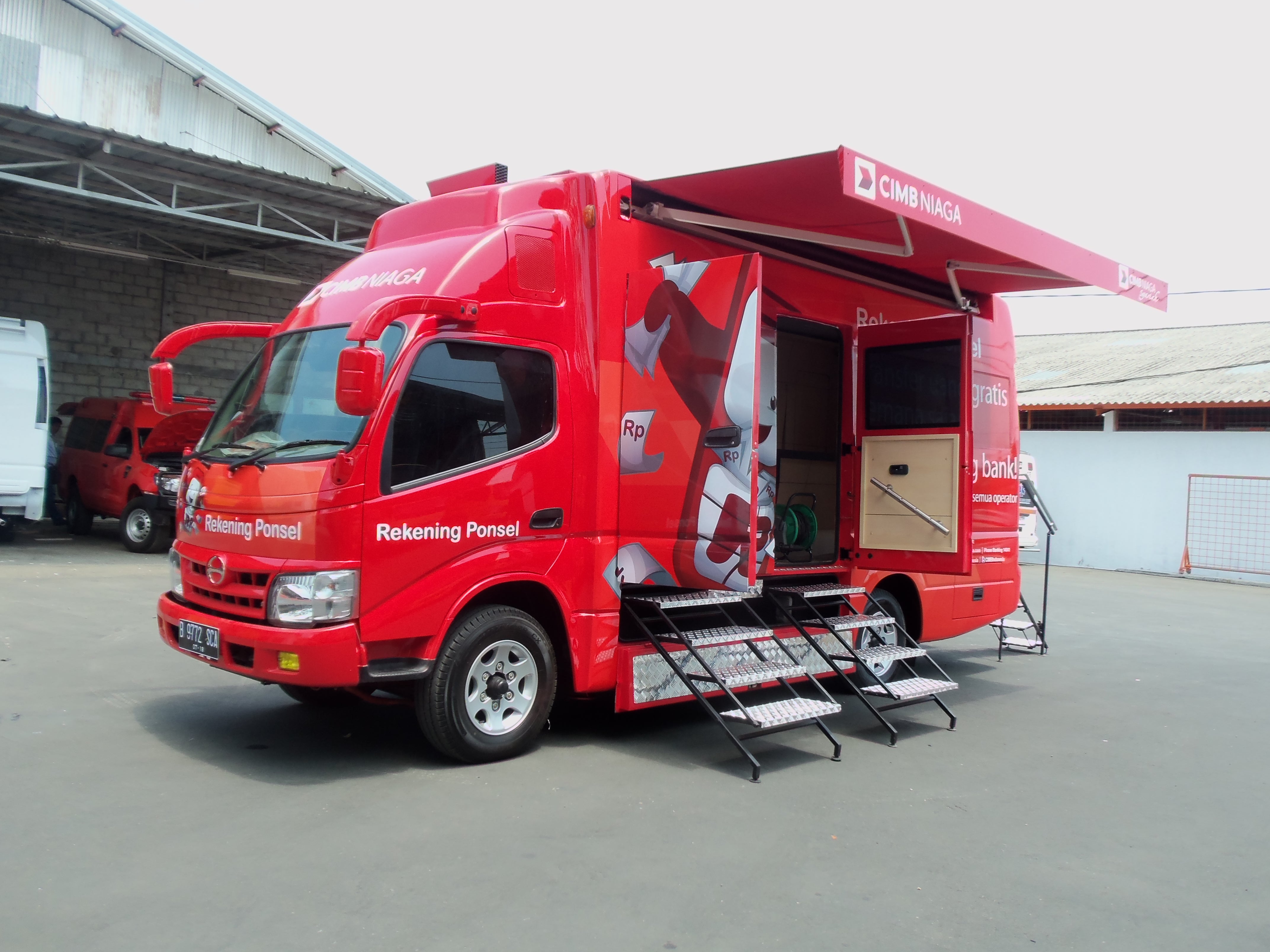 Mobil Kas Keliling CIMB Niaga Besar- Hino | Selecta Grage